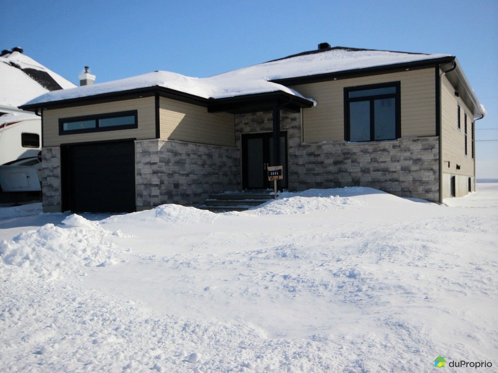facade-bungalow-st-hyacinthe-1600-4551055.jpg