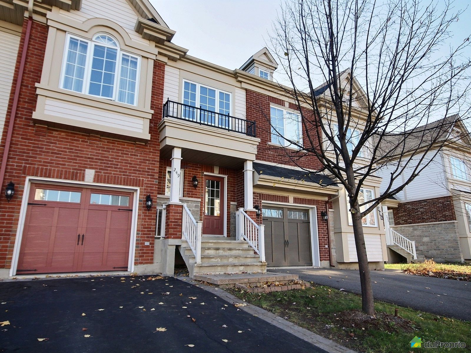 vue-avant-maison-en-rangee-de-ville-vaudreuil-dorion-1600-6793303.jpg