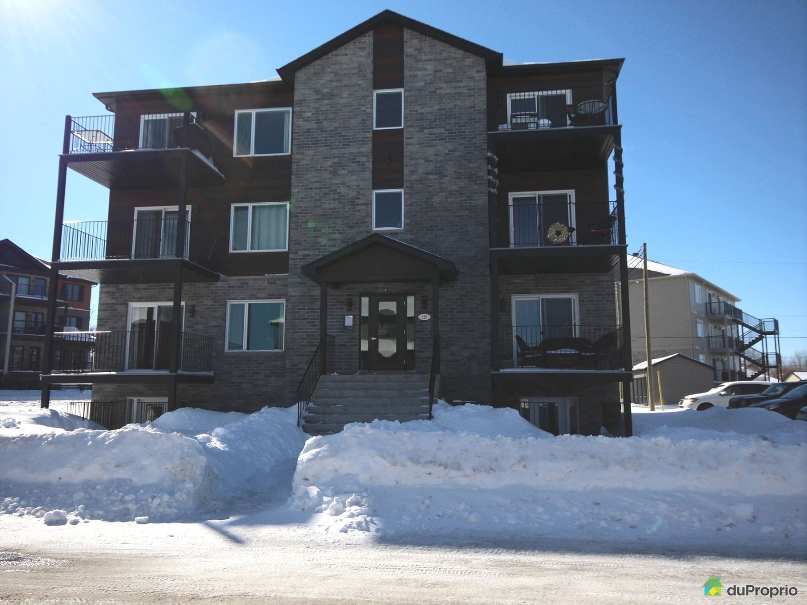 facade-en-hiver-condo-beauharnois-maple-grove-1600-7056281.jpg