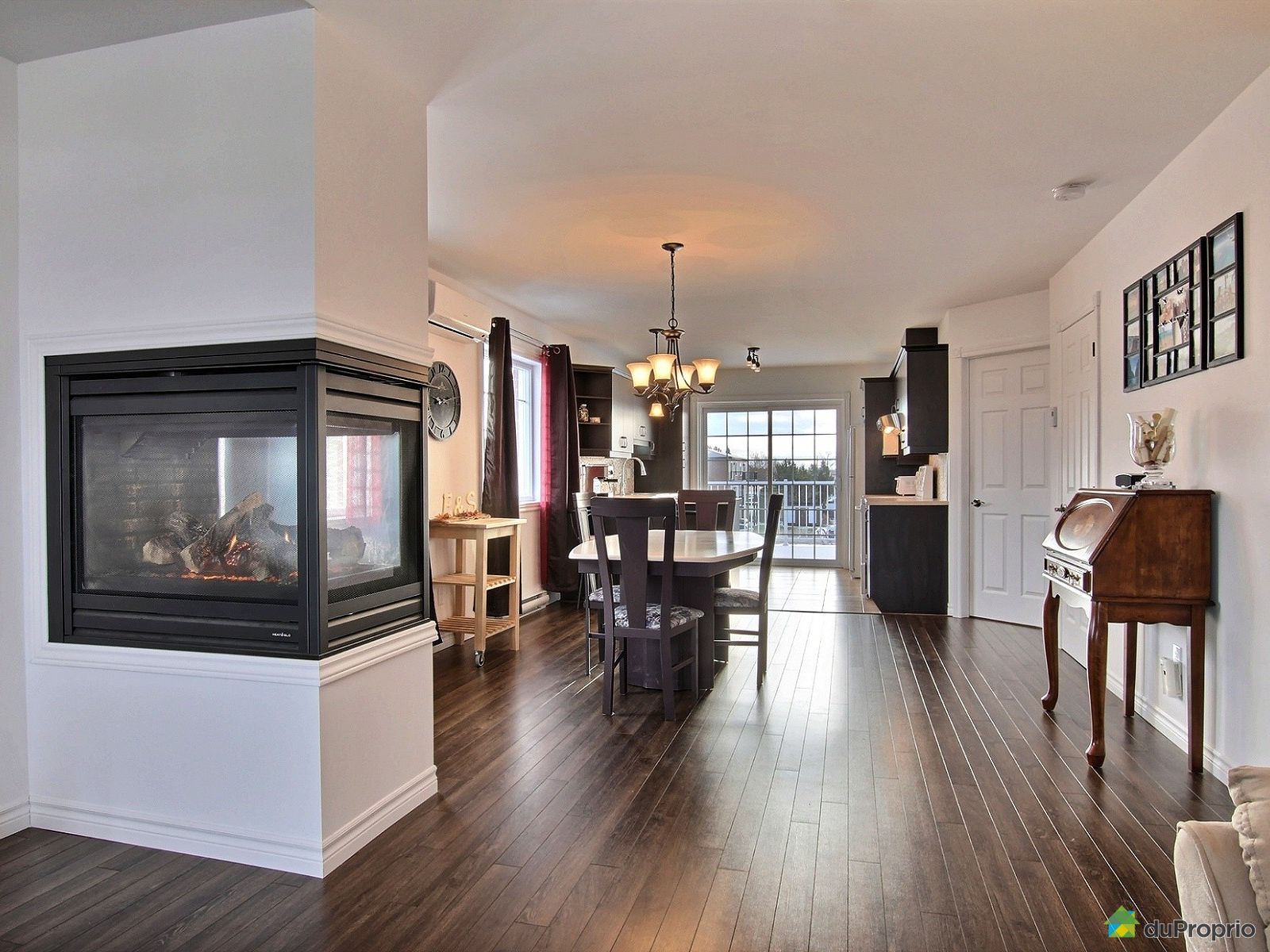 foyer-condo-pont-rouge-1600-8120904.jpg