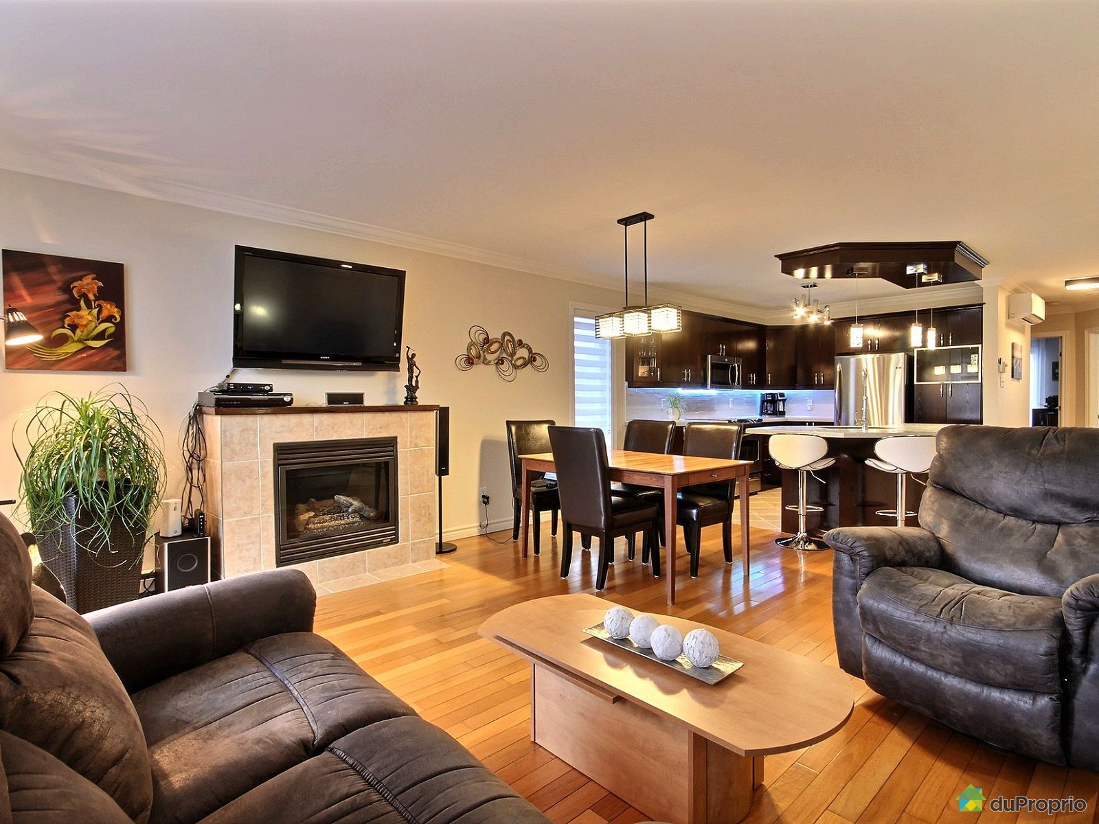 foyer-condo-lassomption-1600-8711701.jpg