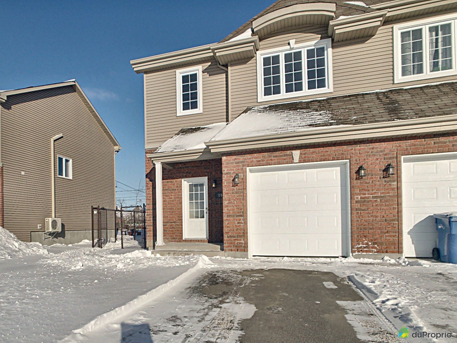 maison-en-rangee-de-ville-vaudreuil-dorion-1600-9624614.jpg