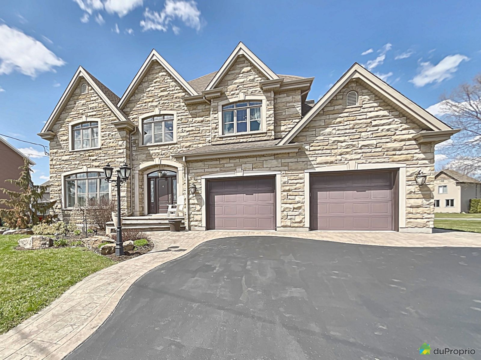 Maison 2 étages à vendre Victoriaville 5 chambres 3 salles de bain #1007232