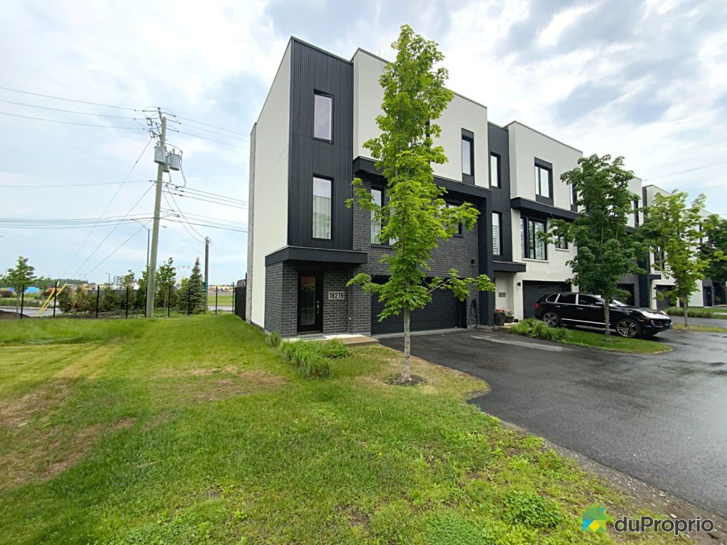 Maison De Ville Neuve Mirabel | Ventana Blog