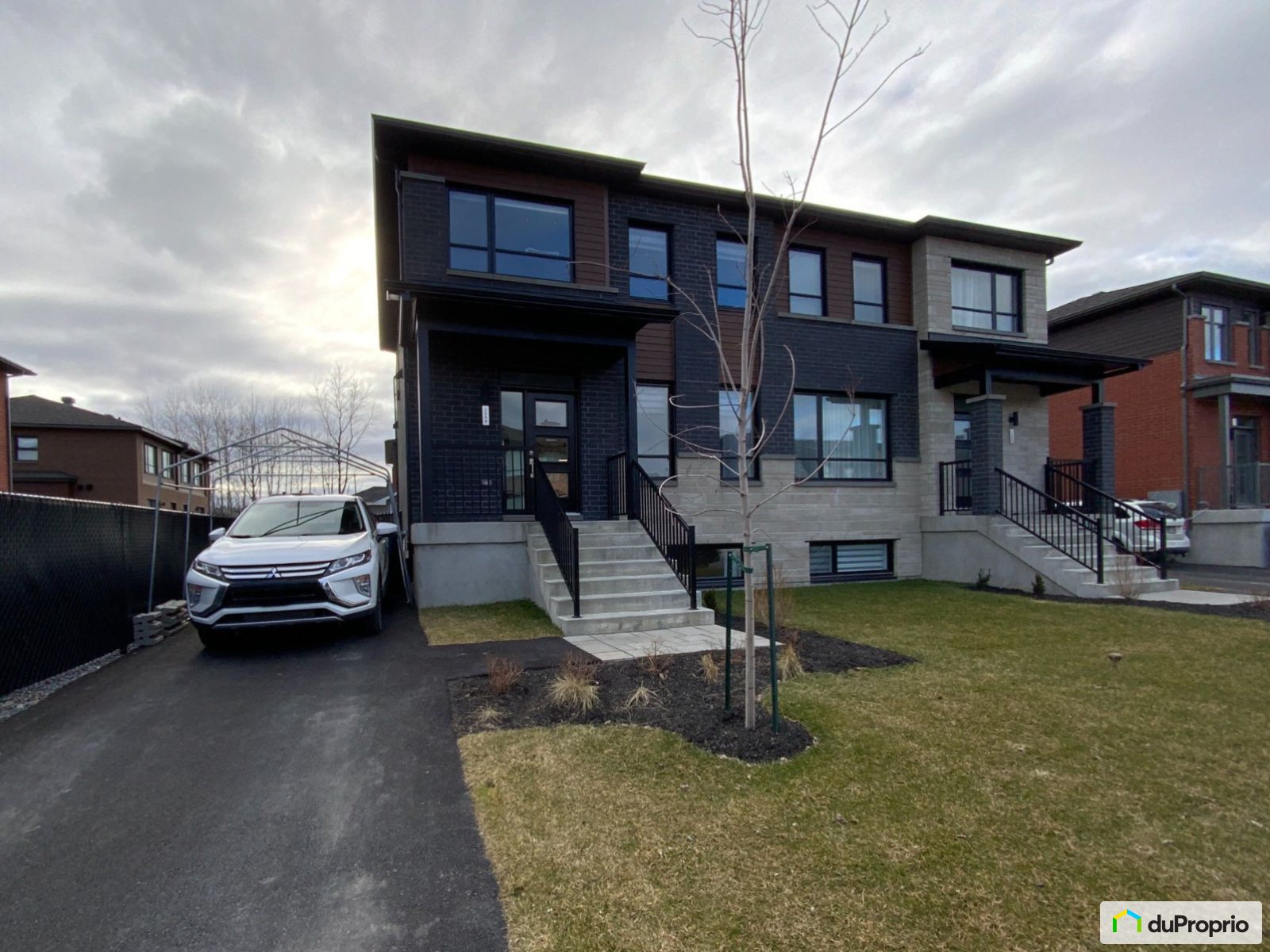 Jumelé à vendre Longueuil (Vieux-Longueuil) 4 chambres #1069187