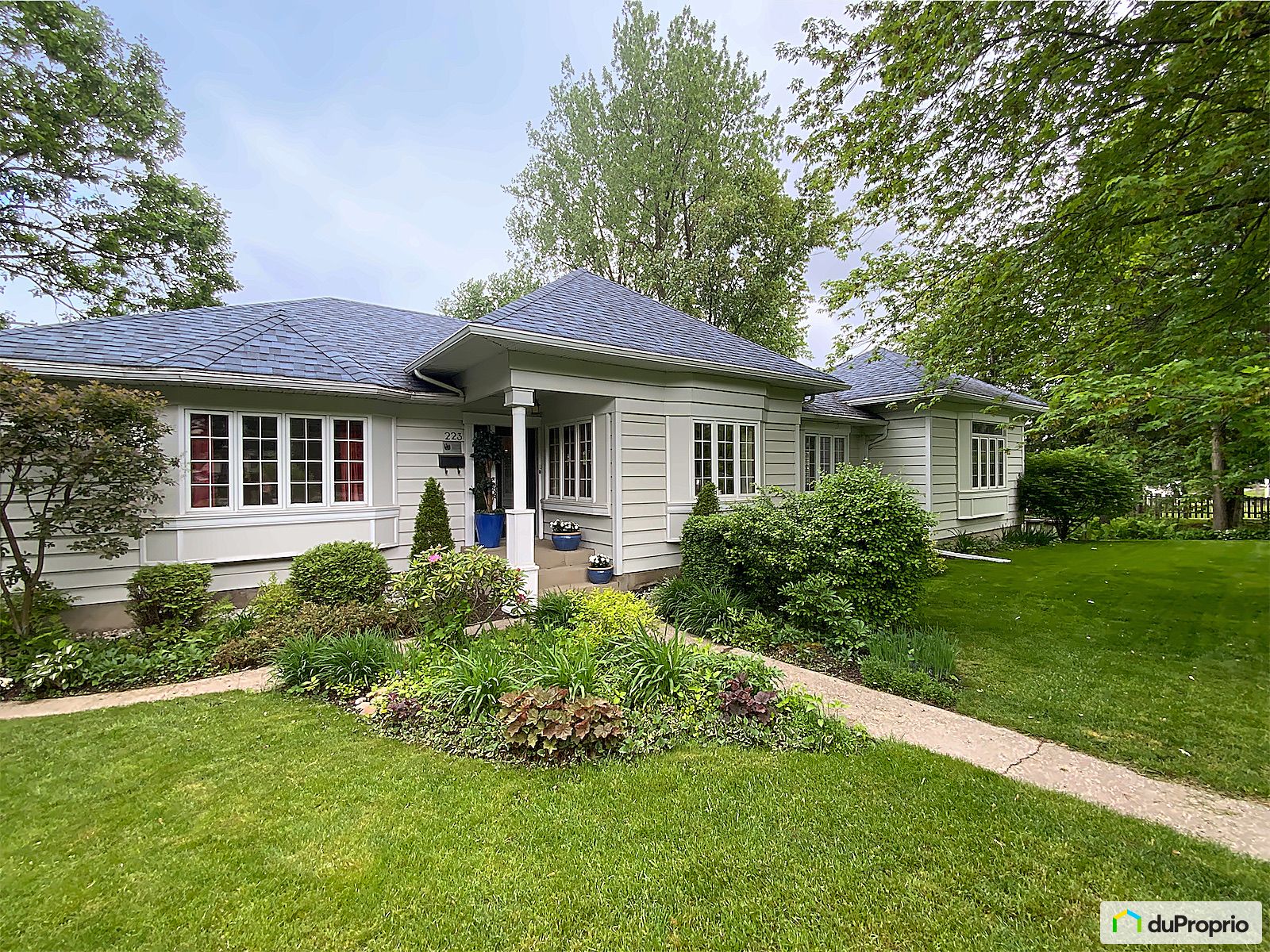 Bungalow à vendre Rosemère 4 chambres 3 salles de bain #1075659