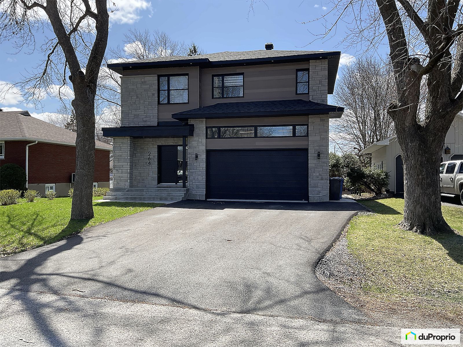Maison 2 étages à vendre Chateauguay 4 chambres 2 salles de bain #1101913