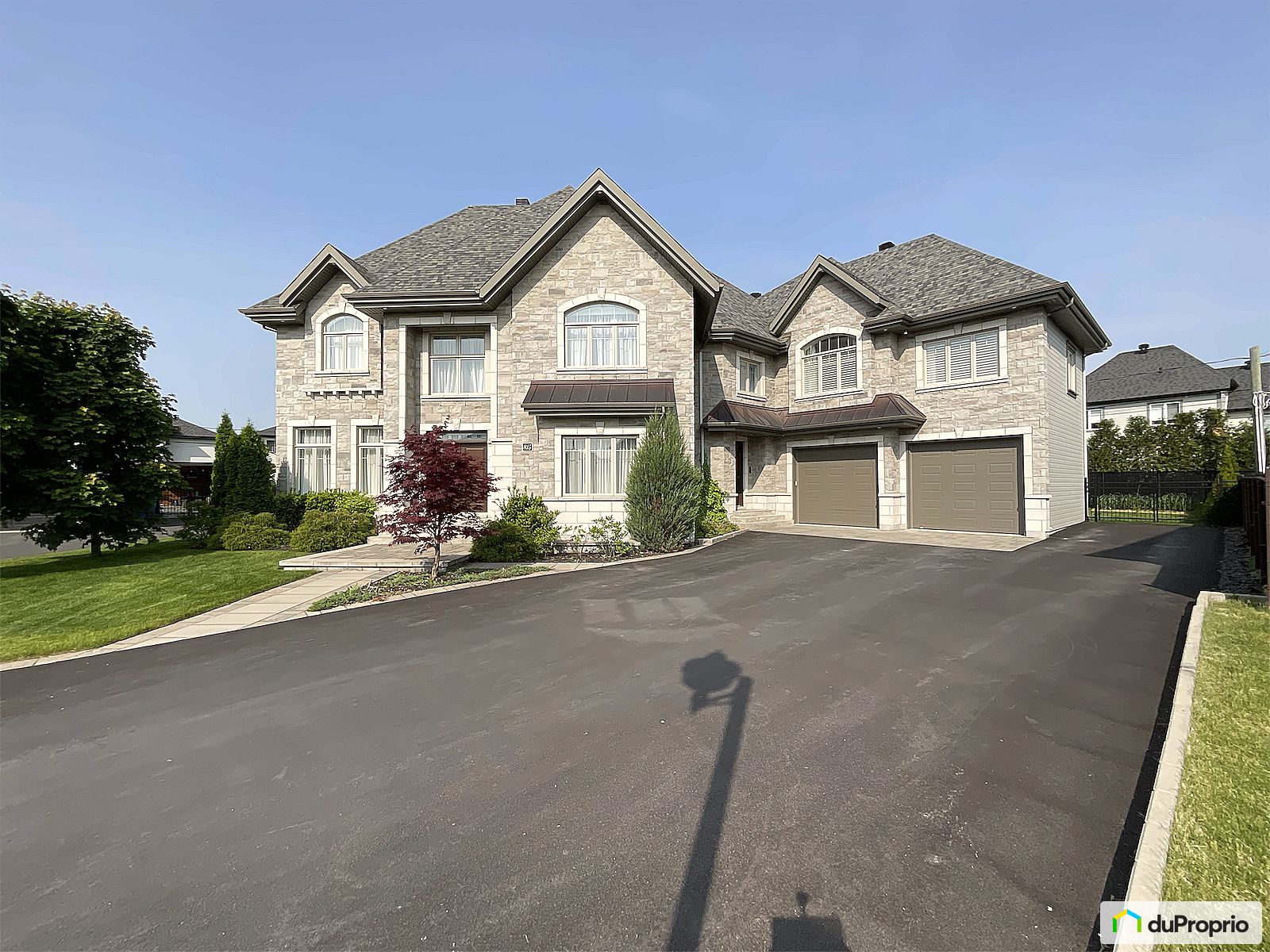 Maison bi-génération à vendre Beloeil 8 chambres 5 salles de bain #1105639