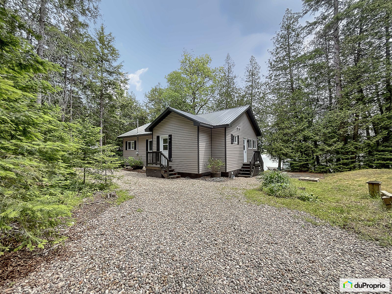 Chalet à vendre La Pêche (Alcove) 2 chambres 1 salle de bain #1106597